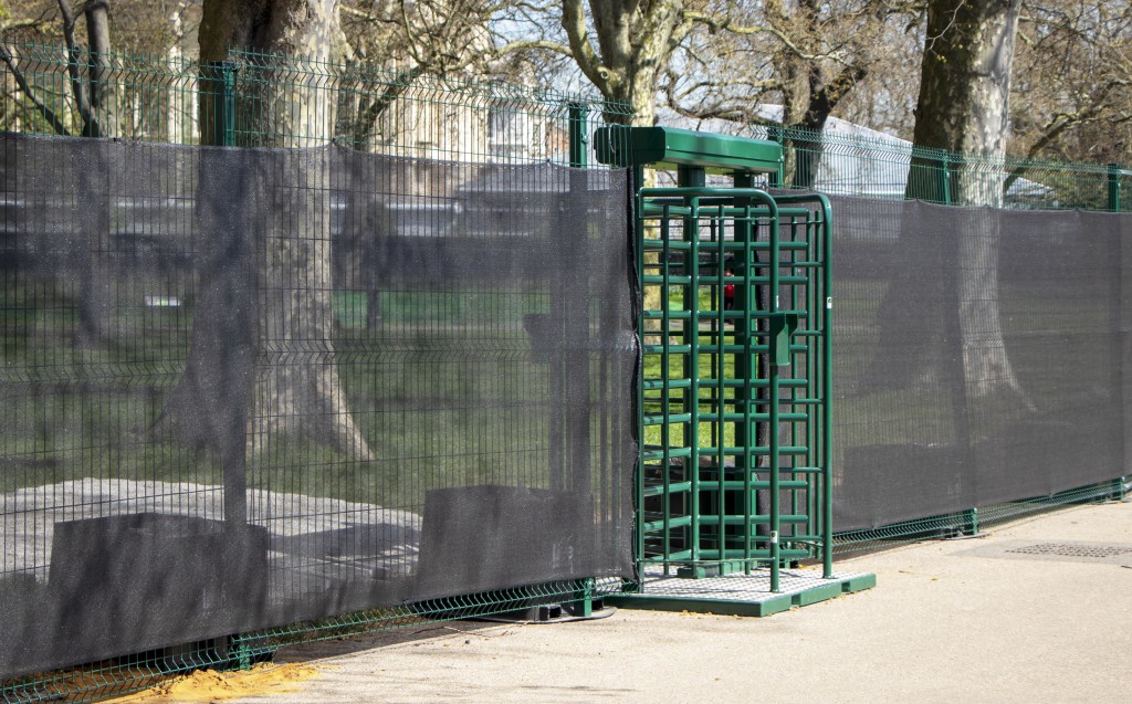 Live Barriers Protect World Leaders with Stormfence - UK Construction ...