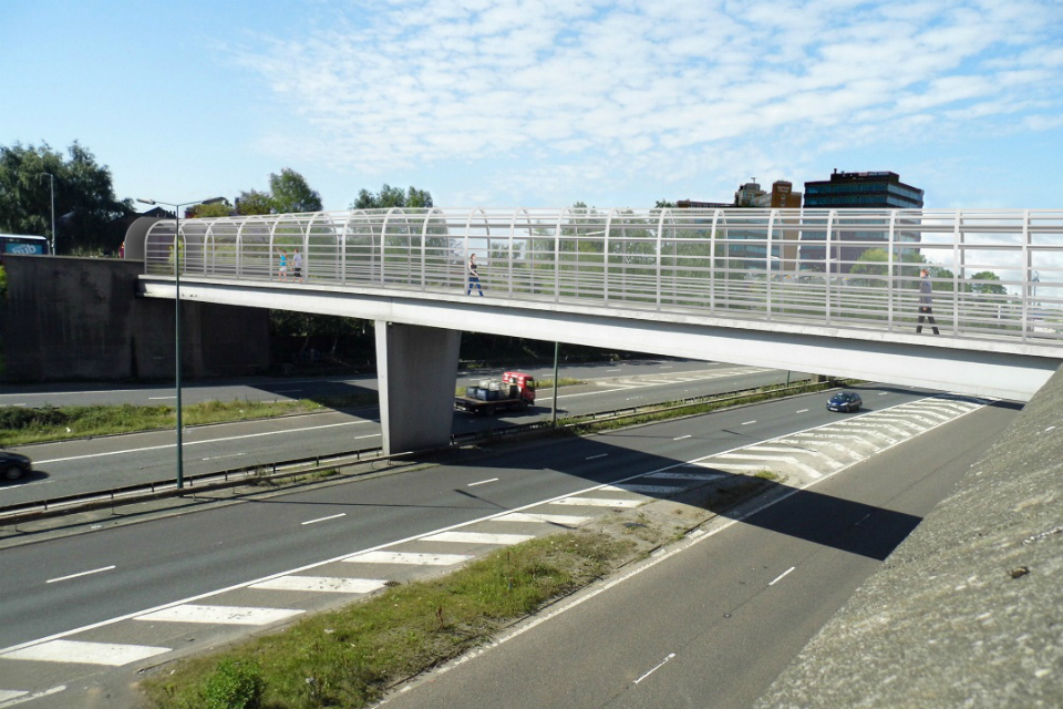Design announced for new covered footbridge over m602