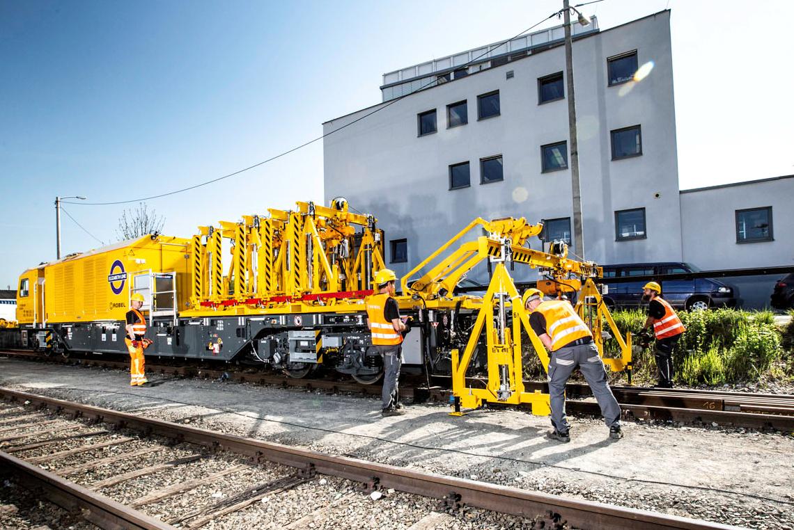 TfL unveils state-of-the-art maintenance fleet for brand new Elizabeth line